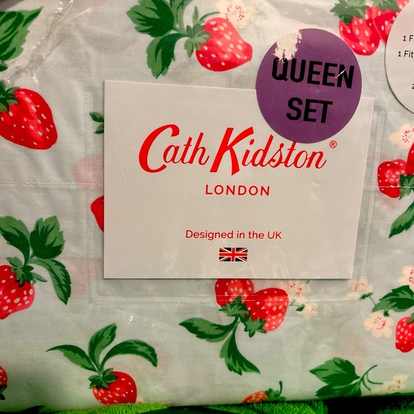Cath Kidston | Bedding | Cath Kidston Queen Sheet Set Strawberries On ...